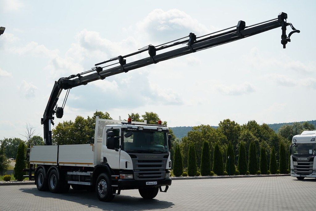 Scania P 360 / 6X4 / SKRZYNIOWY 4.85 + HDS HIAB 211 E-6 HIDUO / UDŹWIG kamion s ravnom platformom