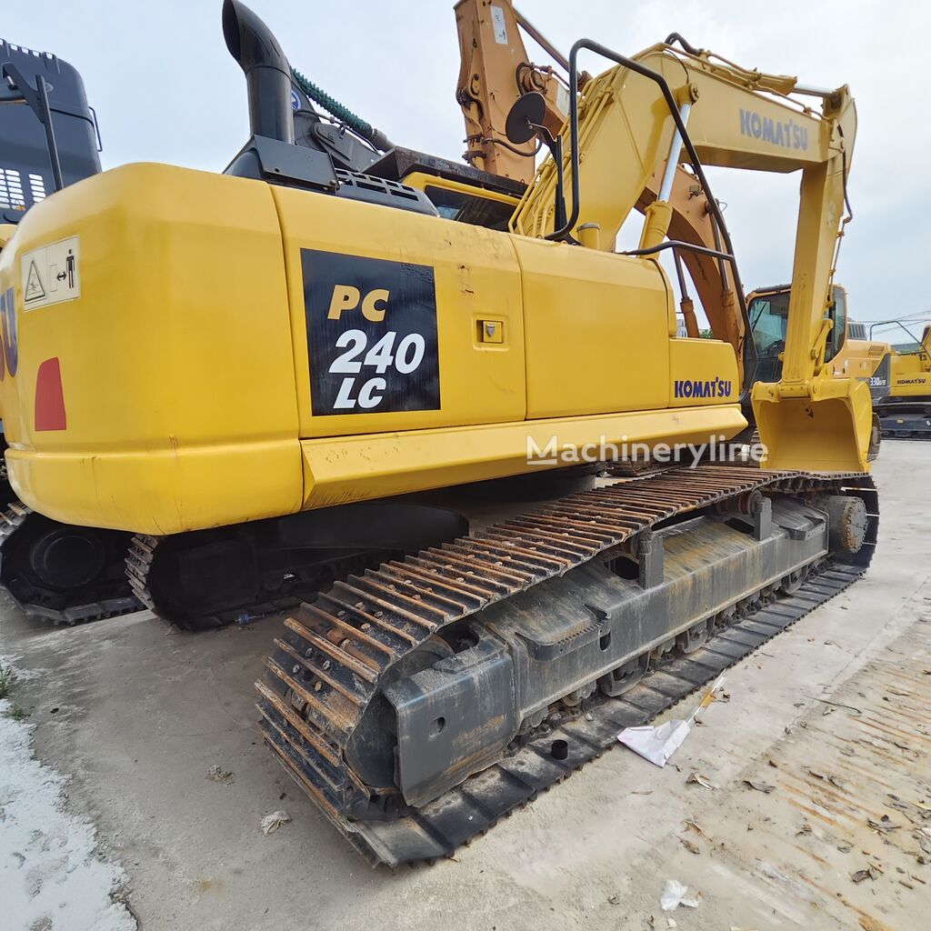 Komatsu PC240-8 bager guseničar