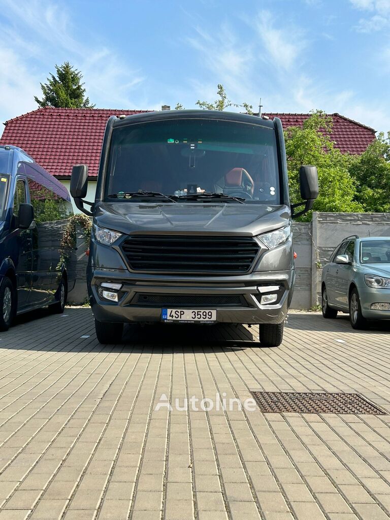 IVECO Daily prigradski autobus