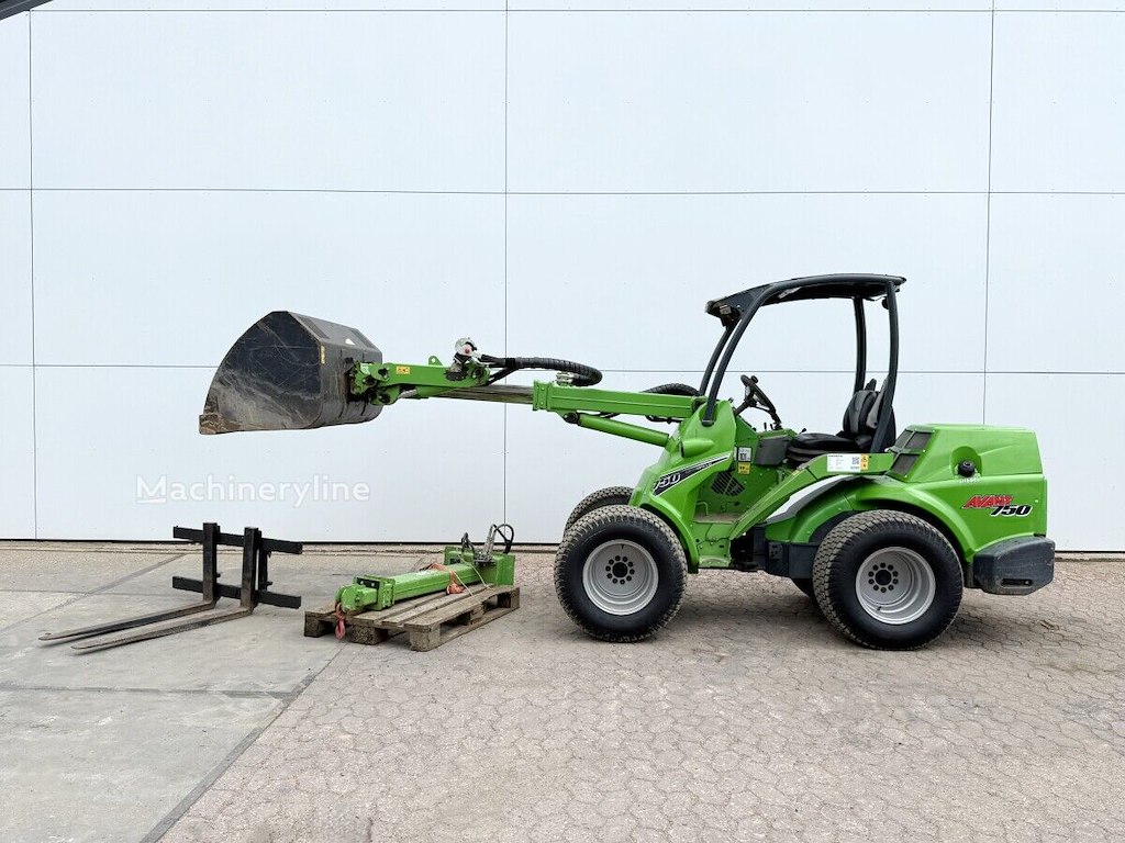 Avant M750 Opti Drive multifunkcionalni utovarivač