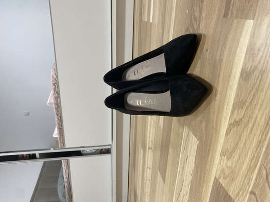 crne stikle 38 zatvorene