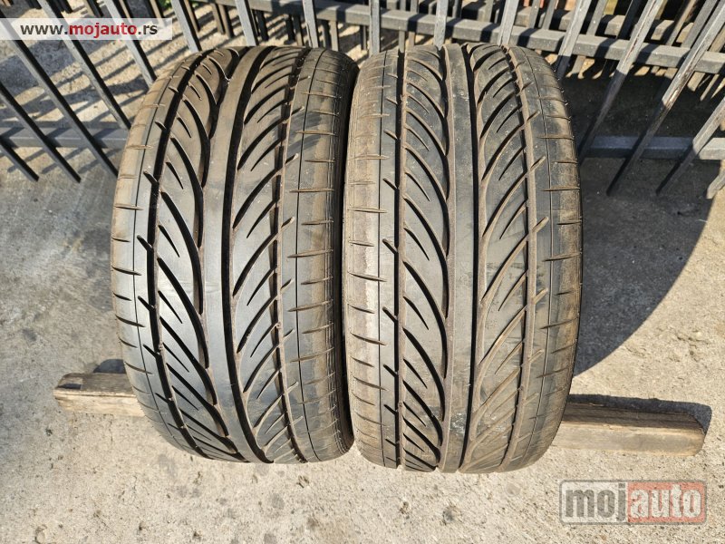 225-35-17 Hankook kao nove odlicne