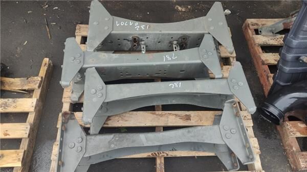 VIGA DE APOYO 20414484 drugi rezervni deo karoserije za Volvo FM 7 kamiona