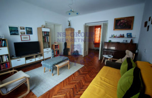 Prodajem Stan-Apartman, Kej