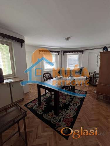 Izdaje se odličan jednoiposoban stan na Bulevaru Nemanjića, 47m2