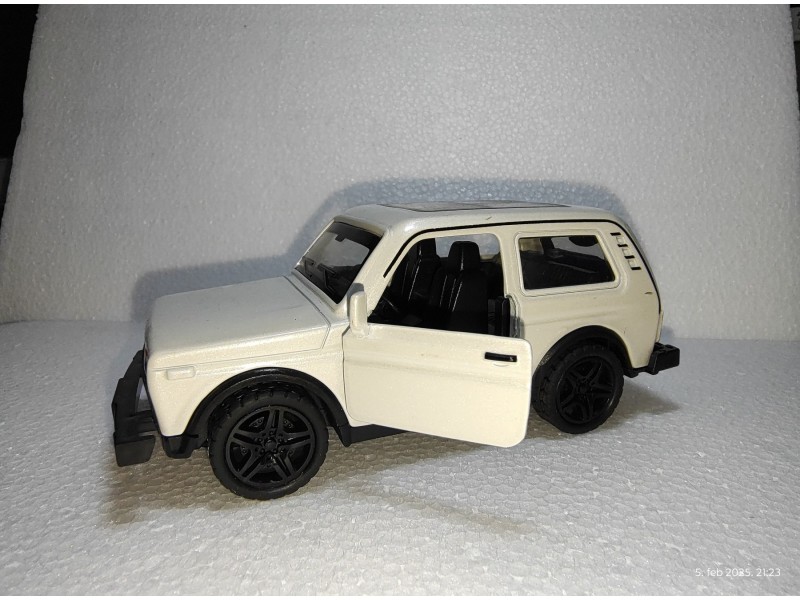 Lada Niva 1:36