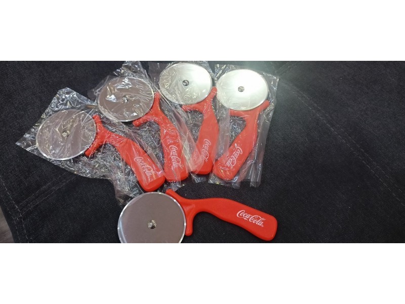 Coca Cola Pizza sekač – set od 2 komada – NOVO