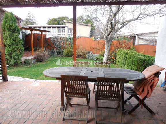 #18297, Izdavanje, Kuća, DEDINJE, 3000 EUR