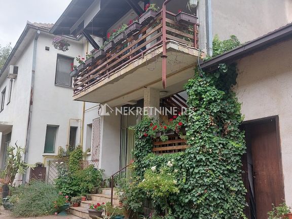 Samostalna kuća sa placem u Novoj Pazovi