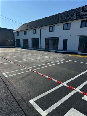 Lokal sa magacinom i kancelarijama