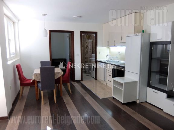 #40430, Izdavanje, Stan, HRAM, 650 EUR