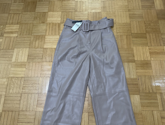 Nove Mango pantalone sa etiketom