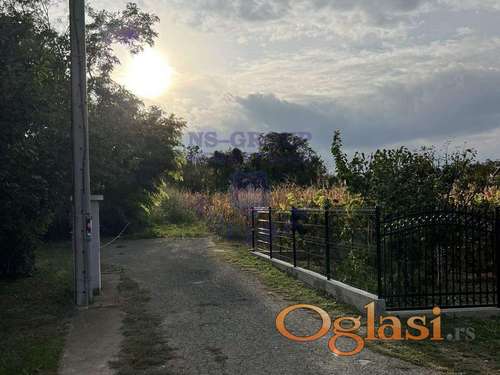 Na 50-100m od placa struja i voda