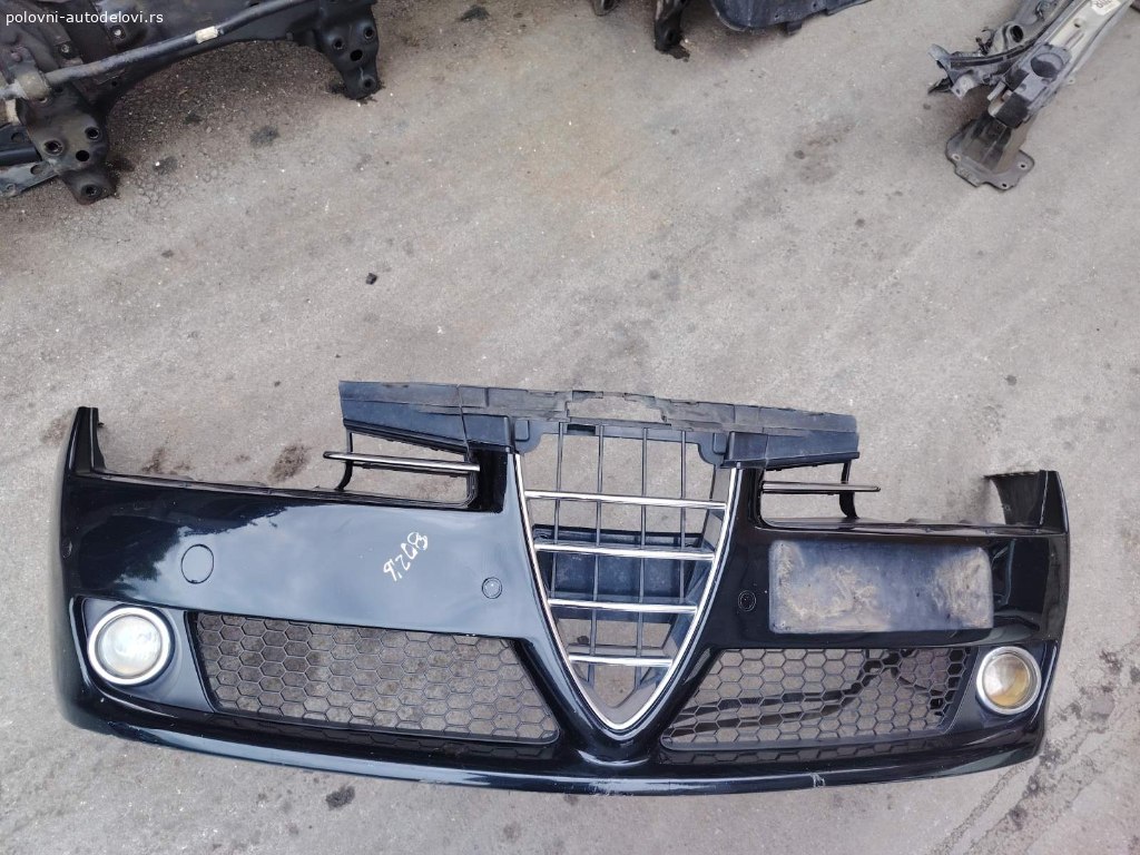 Alfa Romeo 159 prednji branik kod boje 802/b sa prskalicama
