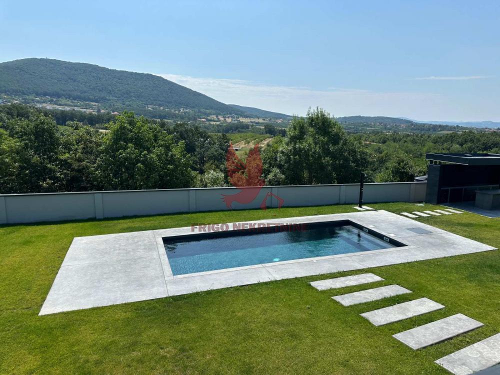 Moderna porodična kuća sa bazenom na najtraženijoj lokaciji Kosmaja #K759 #1710 550.000 €