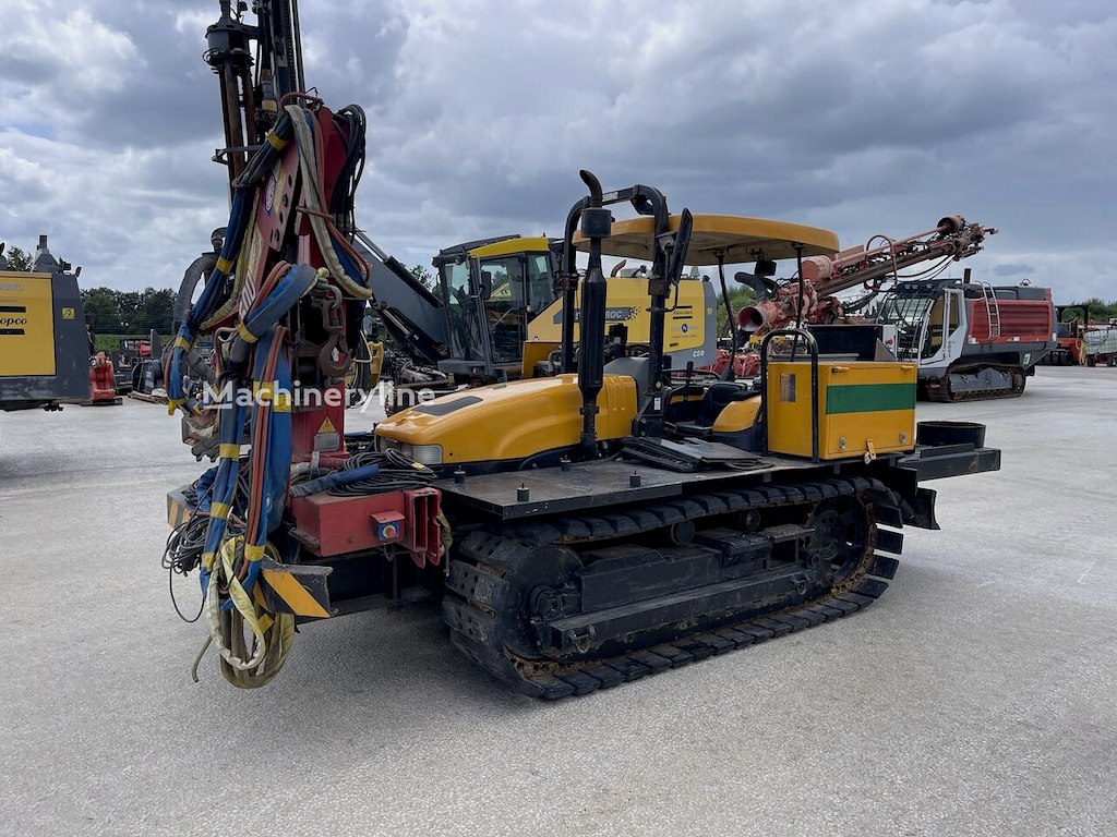 New Holland kran guseničar
