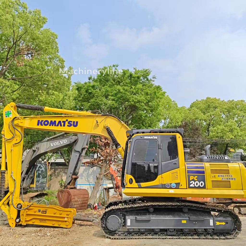 Komatsu PC200-8 bager guseničar