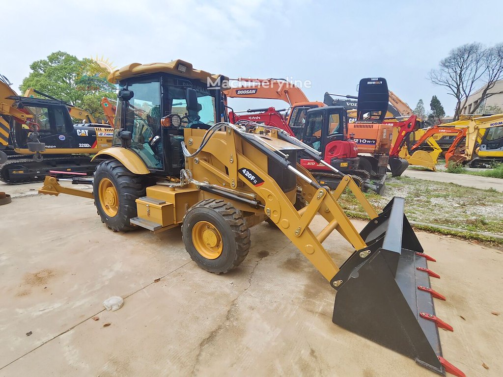 Caterpillar 420F bager-utovarivač