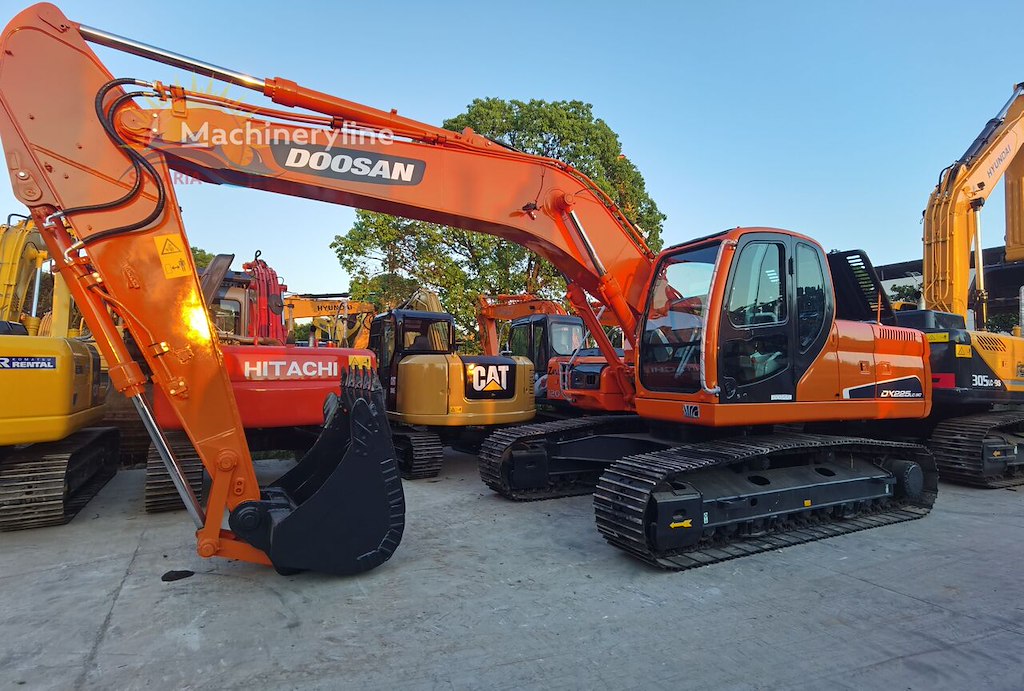 Doosan DX225LC-9C bager guseničar