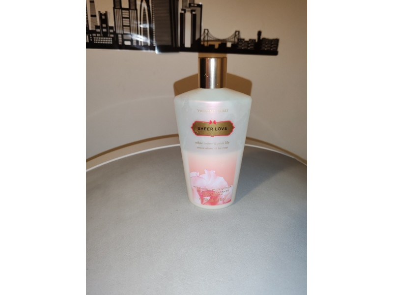 VICTORIA'S SECRET BODY LOTION SHEER LOVE