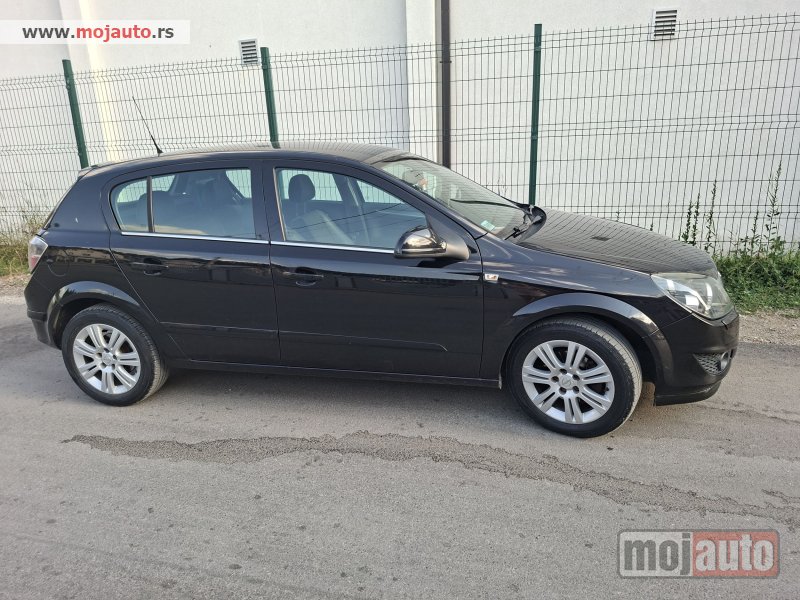 Opel Astra J