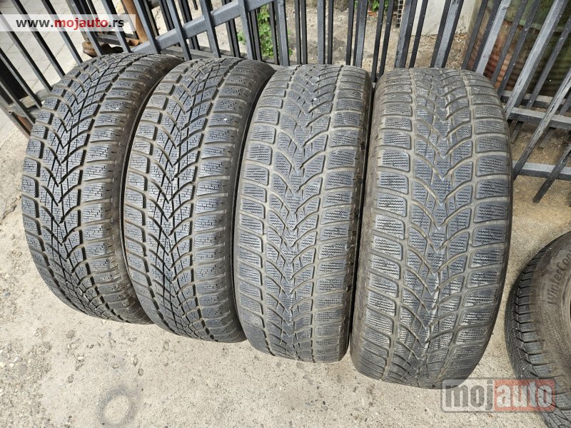 215-55-18 Dunlop kao nove odlicne