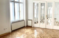 Fenomenalan salonski stan na Dorćolu – za poslovni prostor