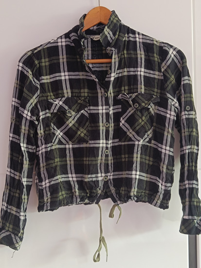 Moderna nenosena crop kosuljica