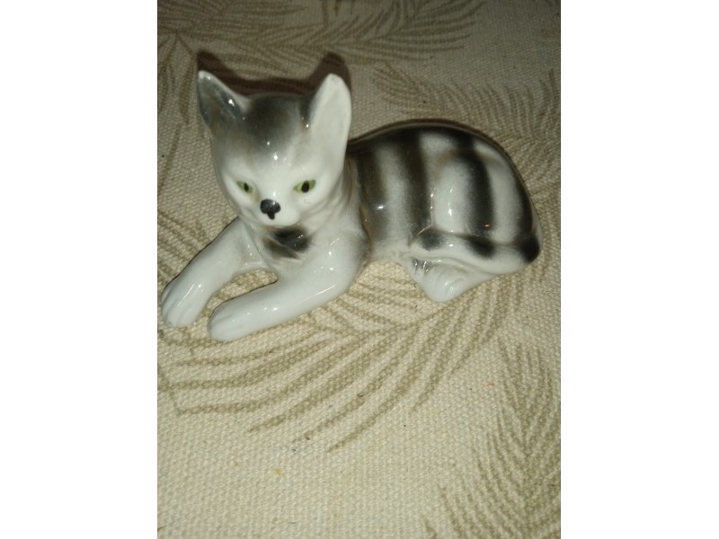 Porcelanska Figura Mace