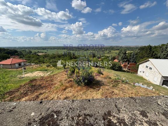 Plac 858m2 Ledinci
