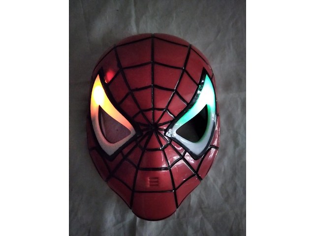 maska SPIDERMAN sa svetlosnim efektima ,polovna kao nov