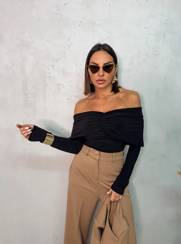 CYNTHIA BLACK bluza spuštenih ramena