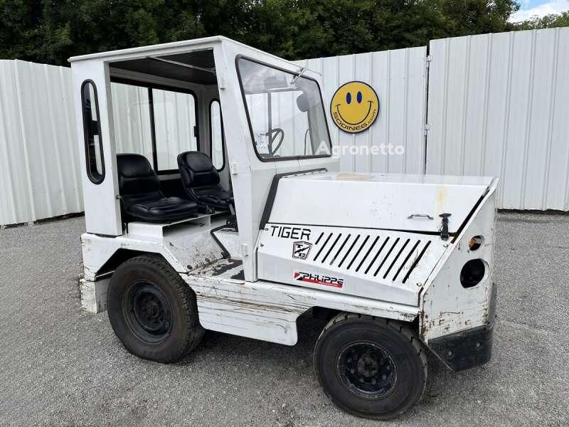 Taylor-Dunn TC-40 traktor točkaš