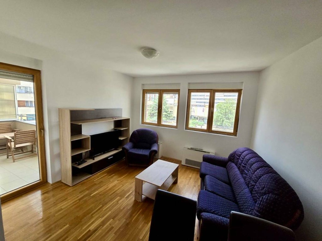 Lux četvorosoban stan kod Lutkarskog pozorišta