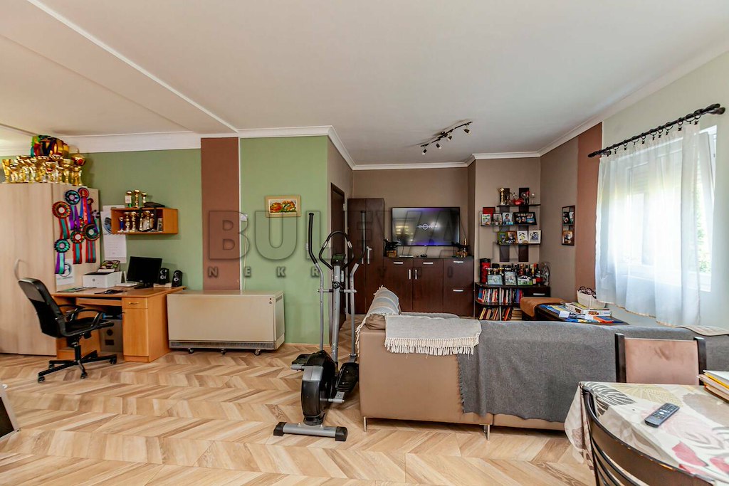 Kuća Podvinik 100m2, 5ari plac.
