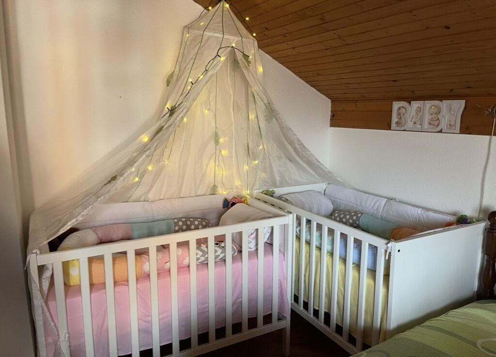 Ikea krevetac+dušek, bele boje, bez tragova korišćenja, skida mu se