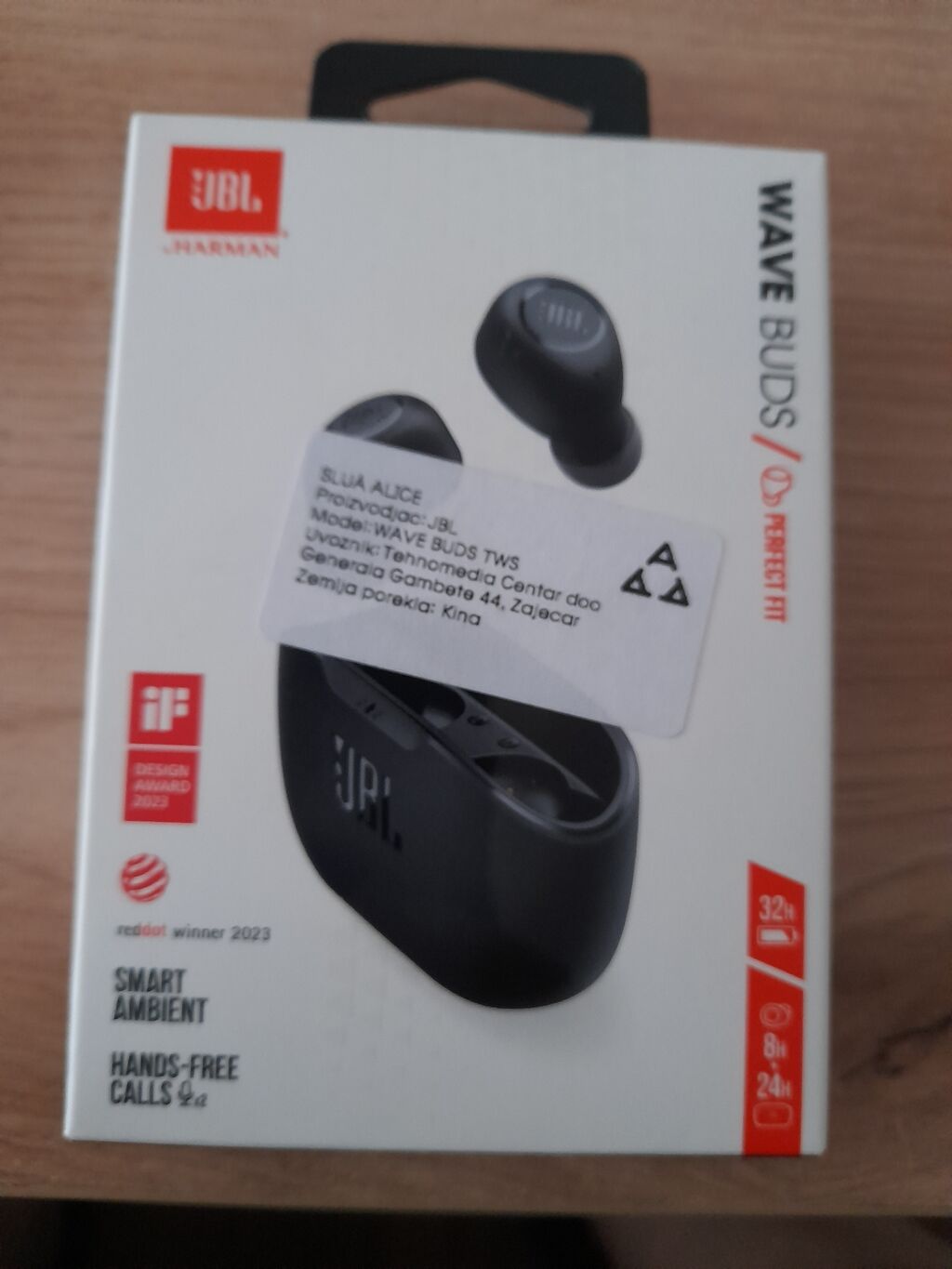 JBL Wave Buds bežične slušalice u crnoj boji sa futrolom za punjenje