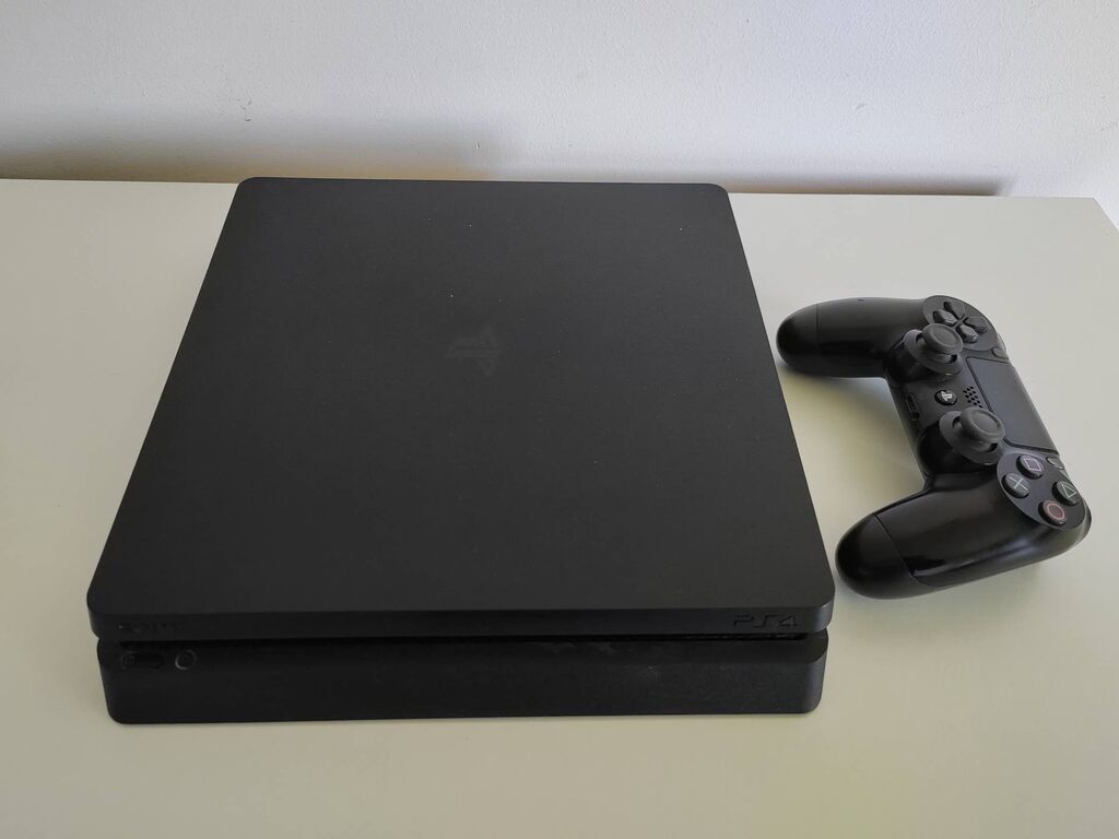 Sony Playstation 4 500Gb Sony Playstation 4 konzola 500 GB, malo