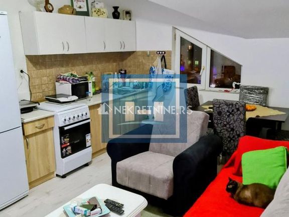 Prodaje se stan 50m² – odlična lokacija, Paraćin