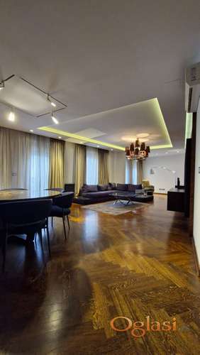 Izdavanje-Lux trosoban stan sa garažom