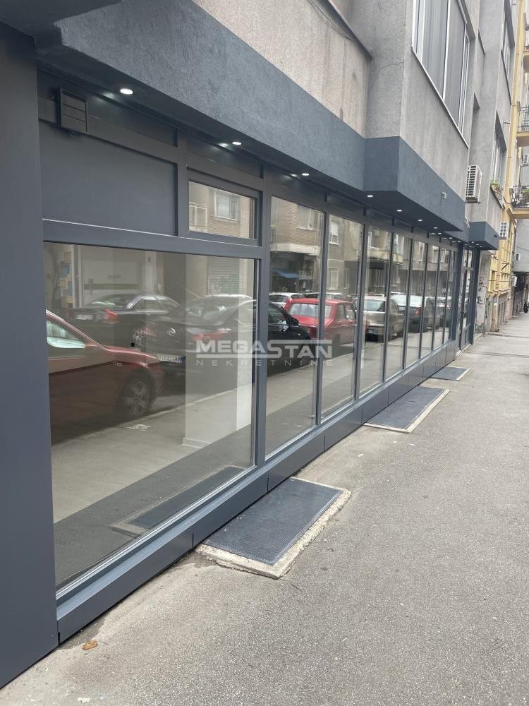 Vračar-Smiljanićeva, sa velikim izlogom 1.990 €