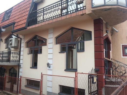 Izdajem poslovni prostor