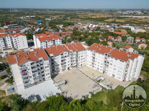 Prodajem trosoban stan u Zelezniku, ul Titova, 85m2