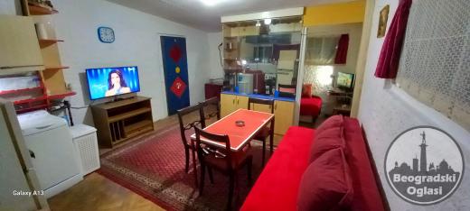 Izdajem kuću nameštenu u Zemunu 300eu+računi