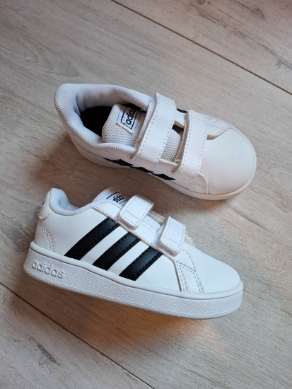 Adidas patike za dečake br. 23(13,5 cm)