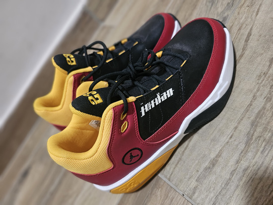 NIKE Patike JORDAN MAX AURA 3 SE br. 39 - NOVE