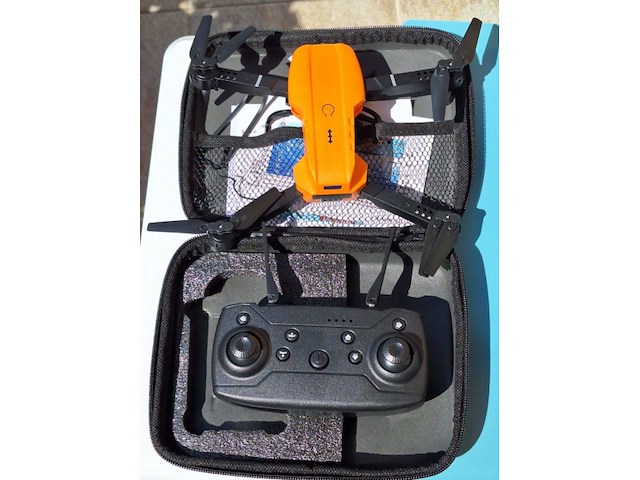 Dron sa kamerom Novo