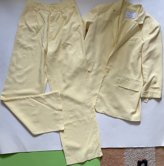 %% 2590 Stradivarius žuto odelo