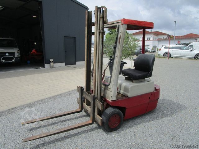Viljuškar sa prednjim utovarivačem
LINDE E15 Elektro+Ladegerät