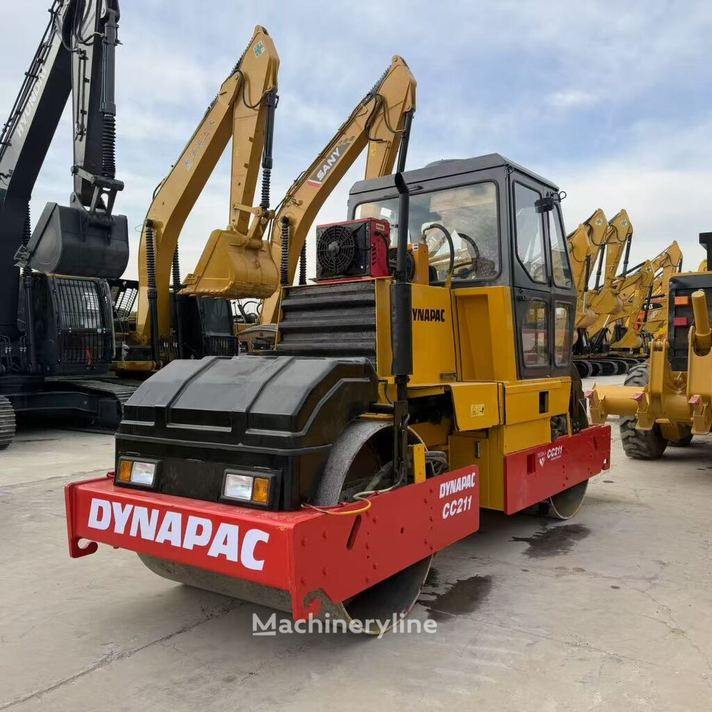 Dynapac CC211 valjak za asfalt